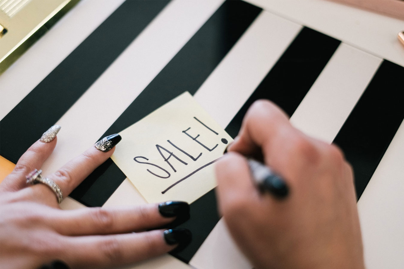 7 Pro Tips to Find the Best Bargains Online | Simply Sal Top Finds